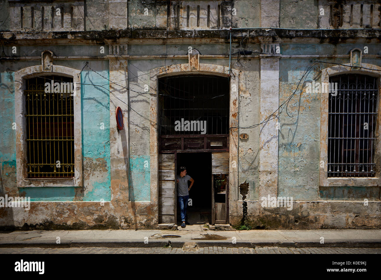 Old run down building exterior hi-res stock photography and images - Alamy