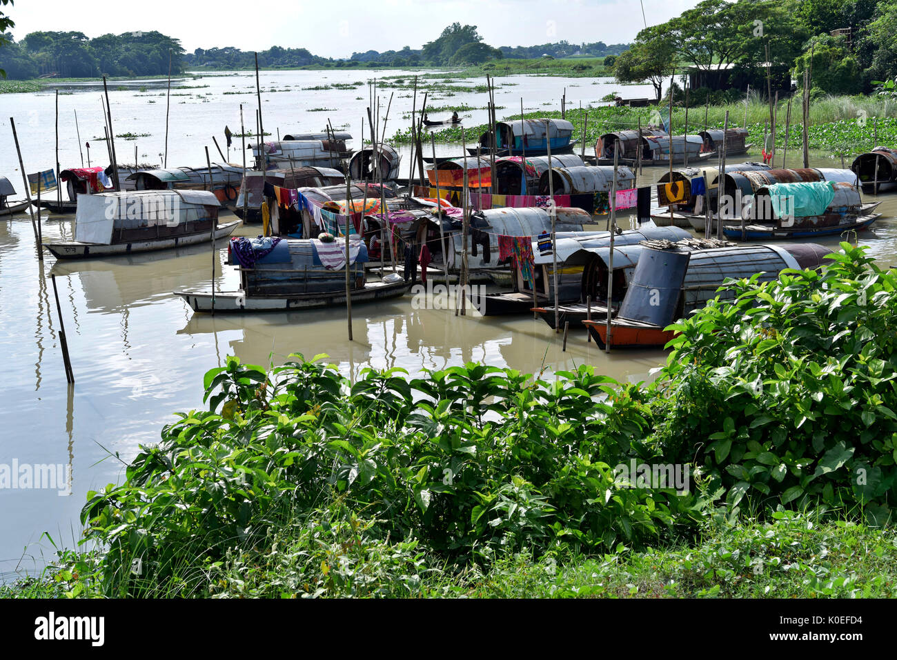 DHAKA, BANGLADESH – AUGUST 19, 2017: A bunch of narrow boats floating ...