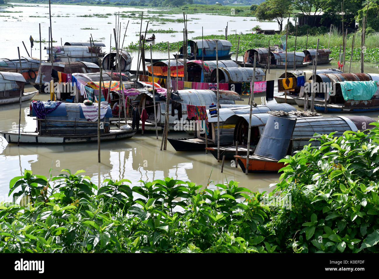 DHAKA, BANGLADESH – AUGUST 19, 2017: A bunch of narrow boats floating ...