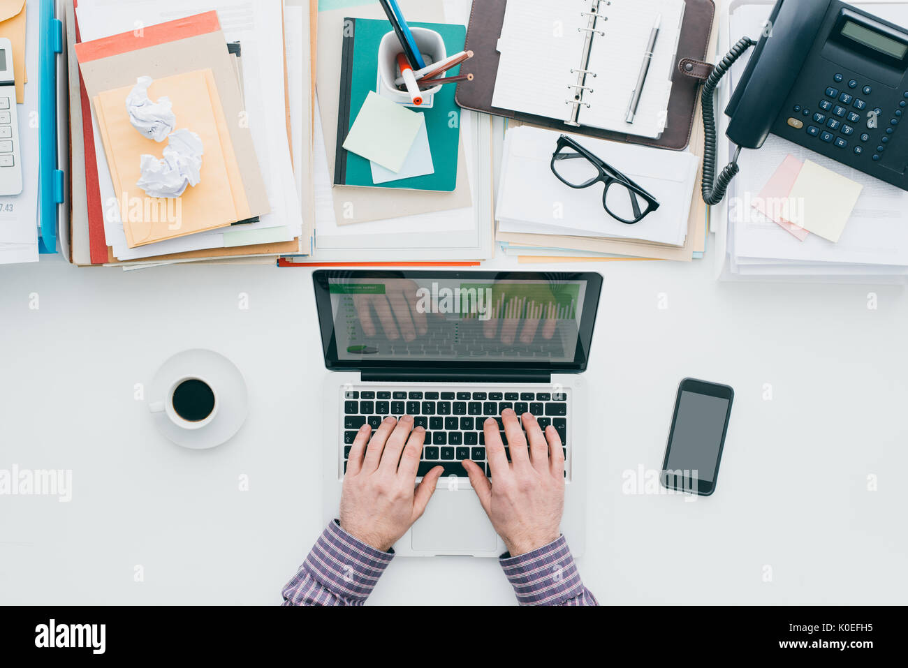 Messy office piles files hi-res stock photography and images - Alamy