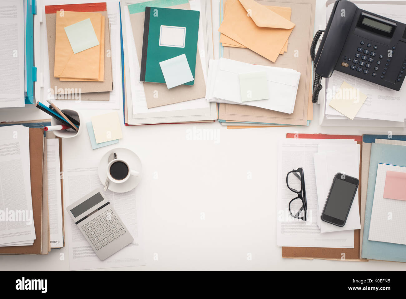 Untidy work space hi-res stock photography and images - Alamy