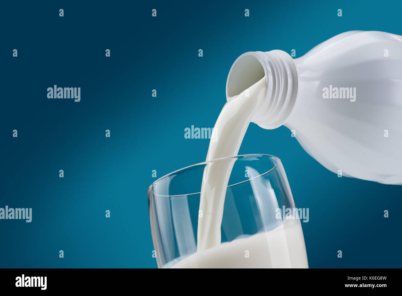Pouring fresh milk hi-res stock photography and images - Alamy