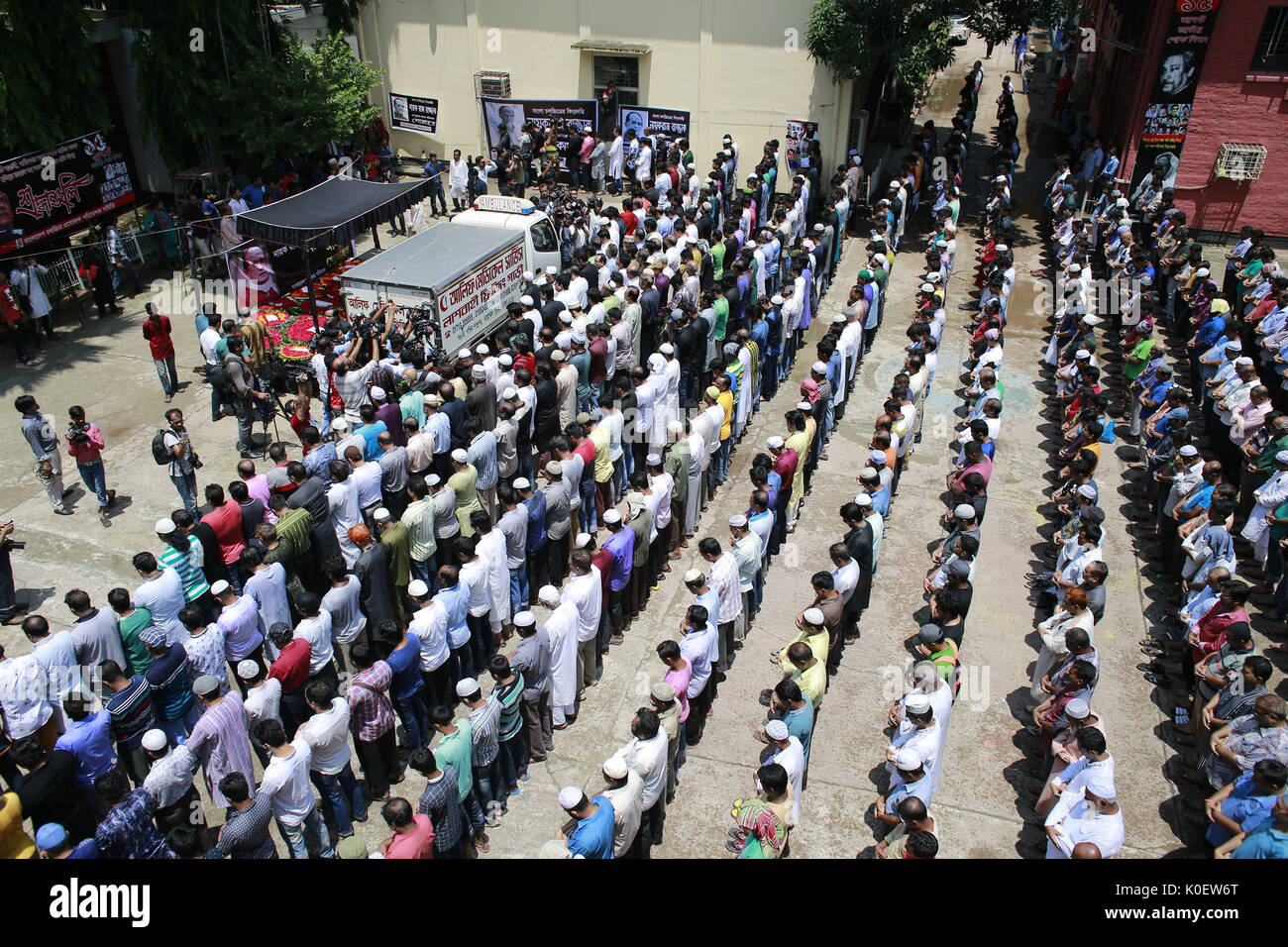 Dhaka, Bangladesh. 22nd Aug, 2017. Bangladeshi people attend at the ...