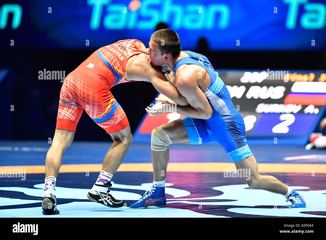 Paris, France. 22nd Aug, 2017. Artem Surkov (R) of Russia competes with ...