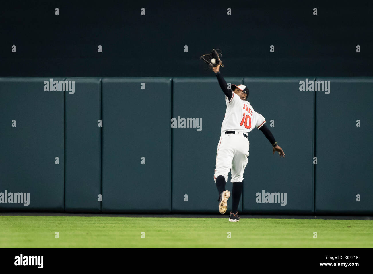 Baltimore, USA. 22nd Aug, 2017. Baltimore Orioles center fielder Adam ...