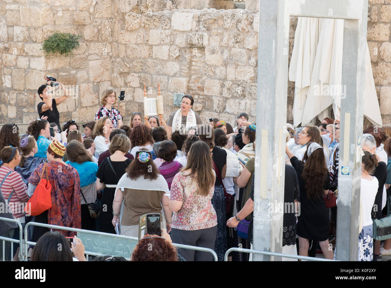 Women torah scroll at wailing wall hi-res stock photography and images ...