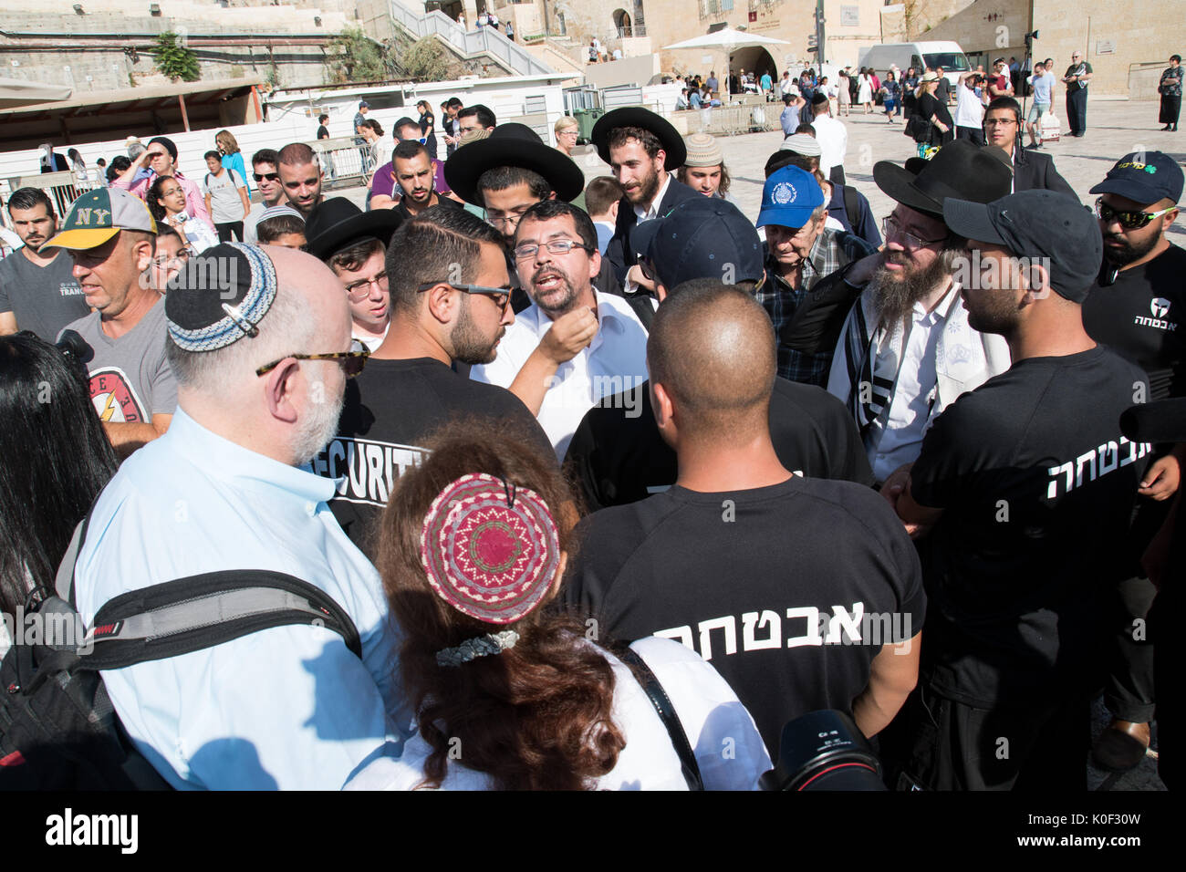 Haredim women hi-res stock photography and images - Alamy