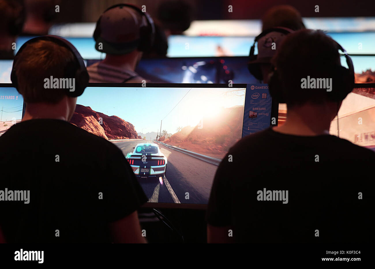 Cologne, Germany. 23rd Aug, 2017. Visitors to the Gamescom playing a ...