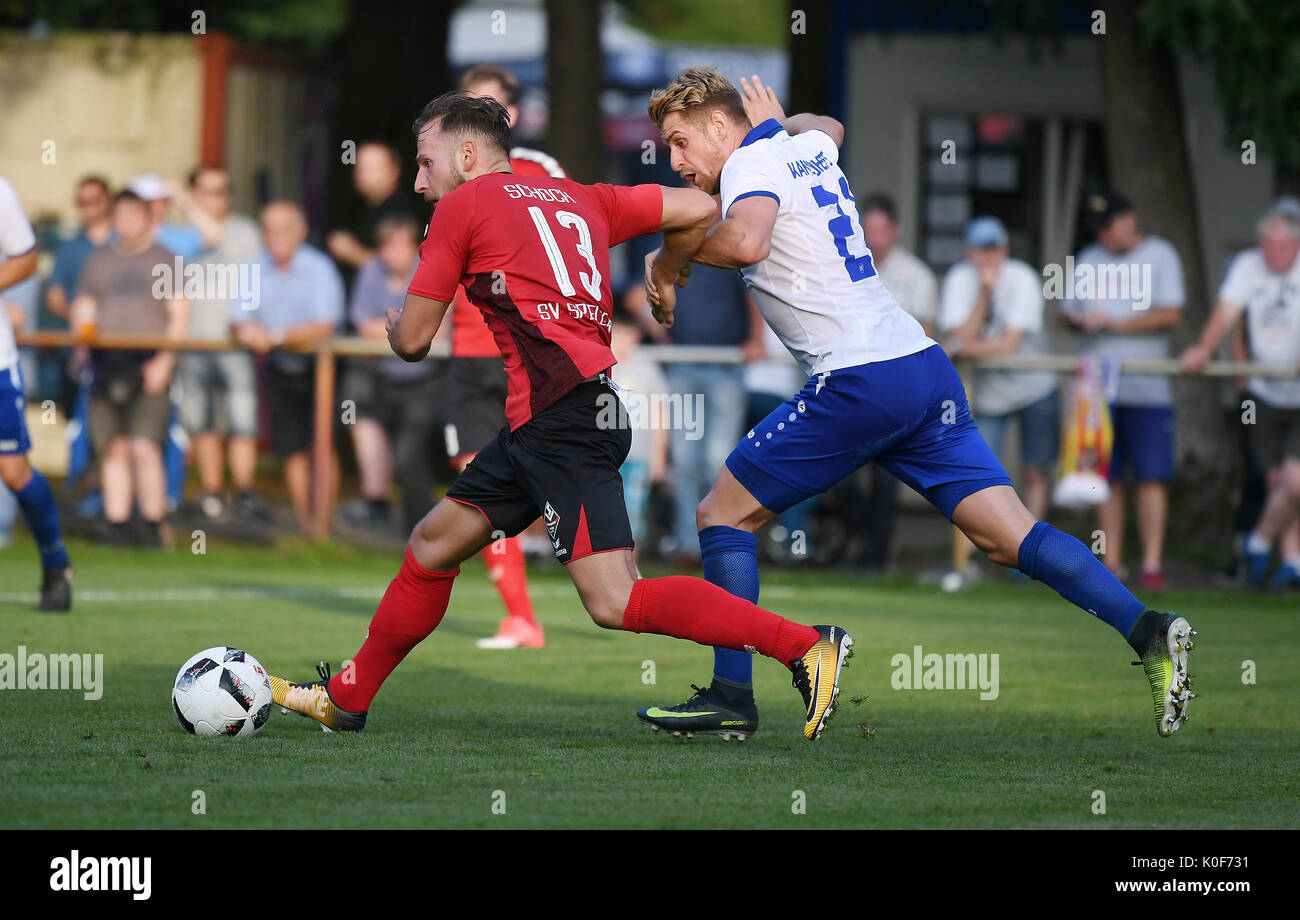 Zweikampf / Duell Severin Buchta (KSC2) gegen Alexander Schoch (SV ...
