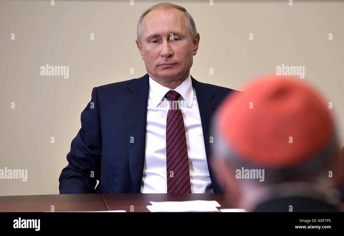 Vladimir putin smirk hi-res stock photography and images - Alamy