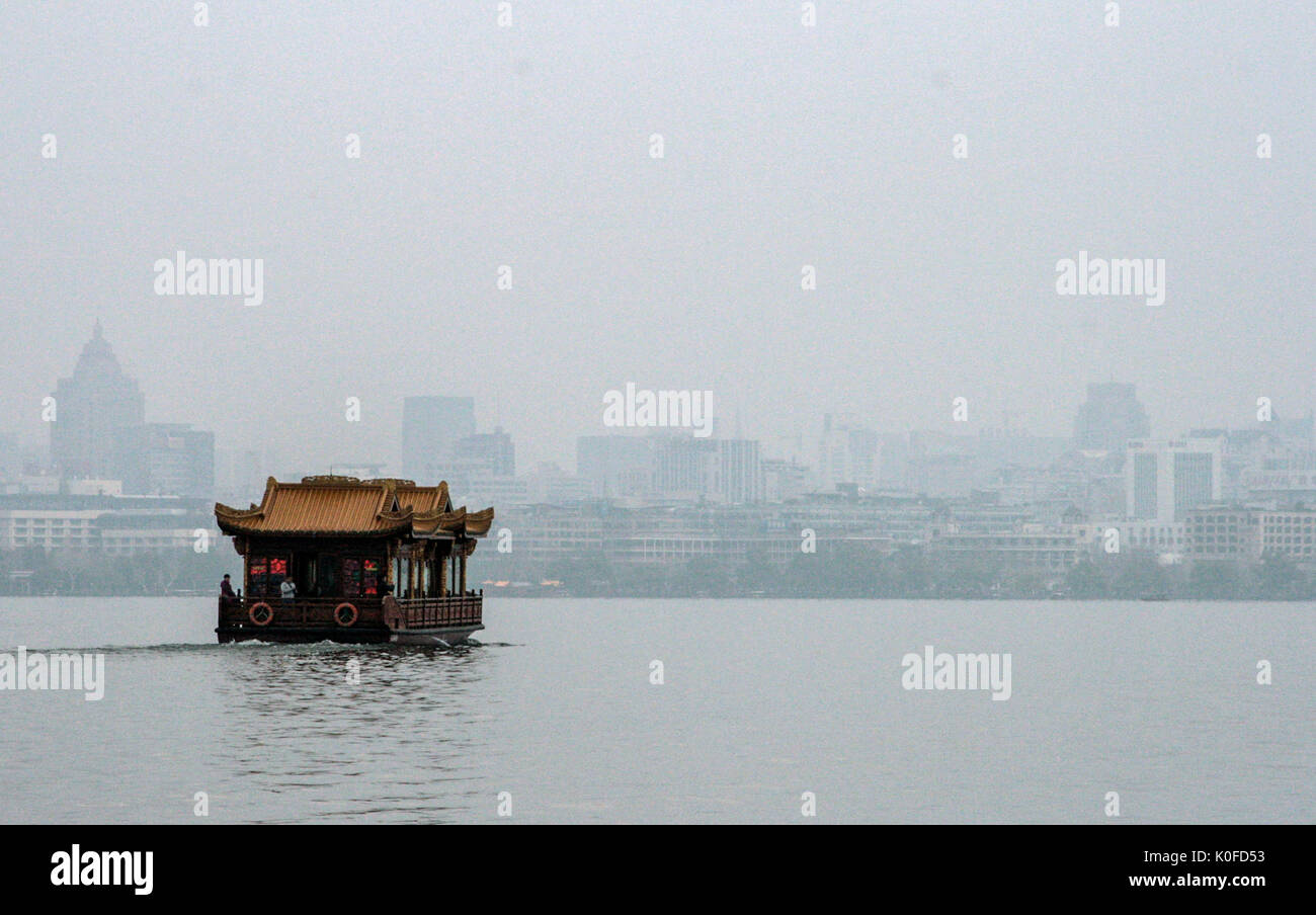 Traditional chinese boat Stock Photo - Alamy