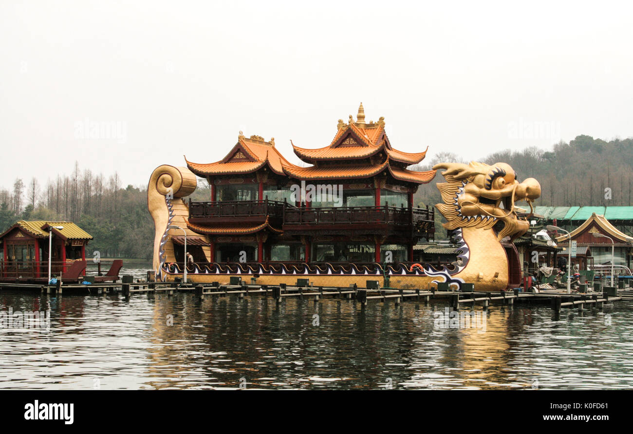 Traditional chinese boat Stock Photo - Alamy