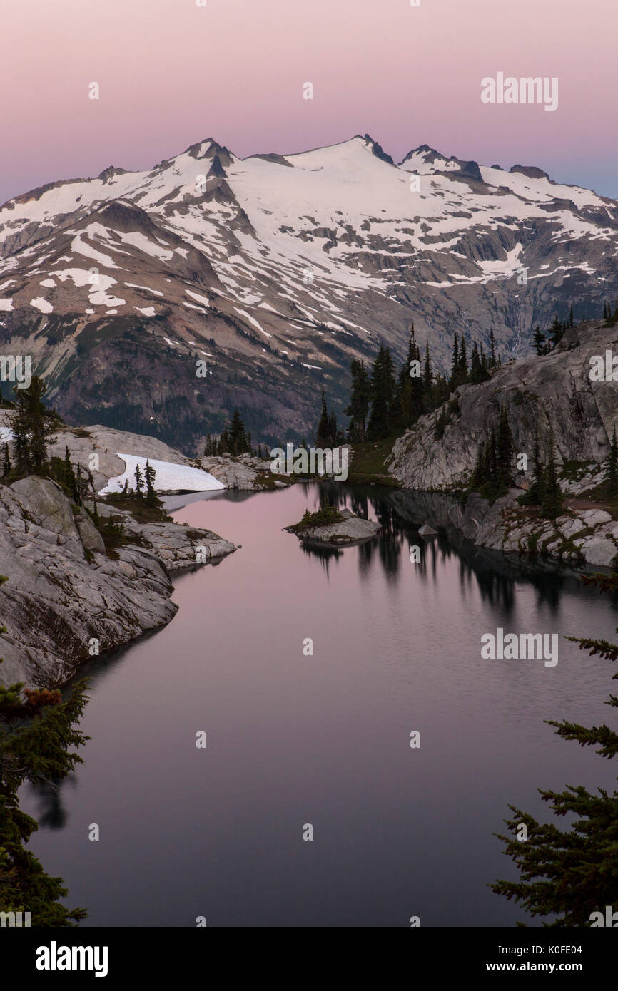 Mount Daniel above Robin Lake before sunrise, Alpine Lakes Wilderness ...