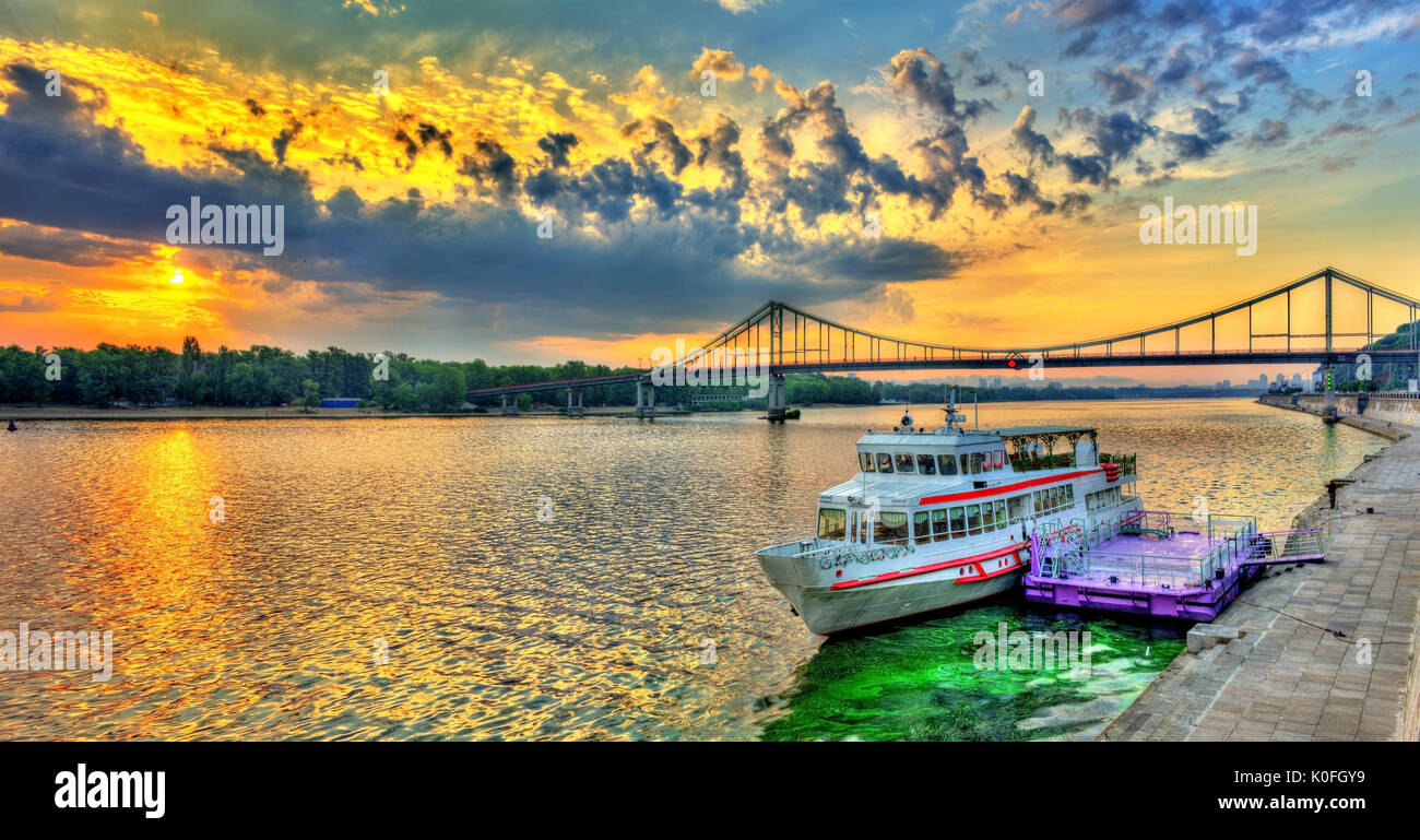 Sunrise over the Dnieper river in Kiev, Ukraine Stock Photo - Alamy
