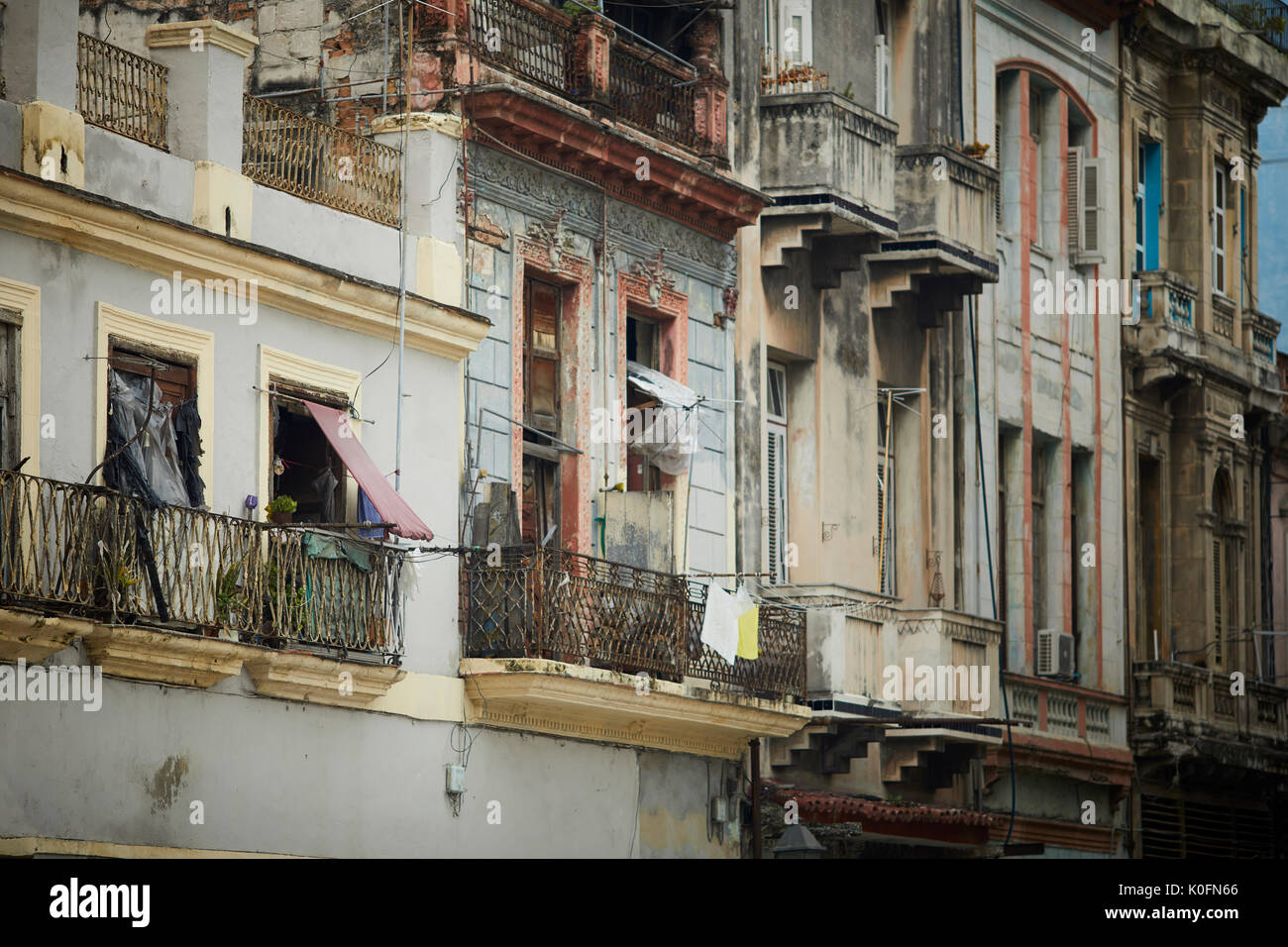 Cuban apartments hi-res stock photography and images - Alamy