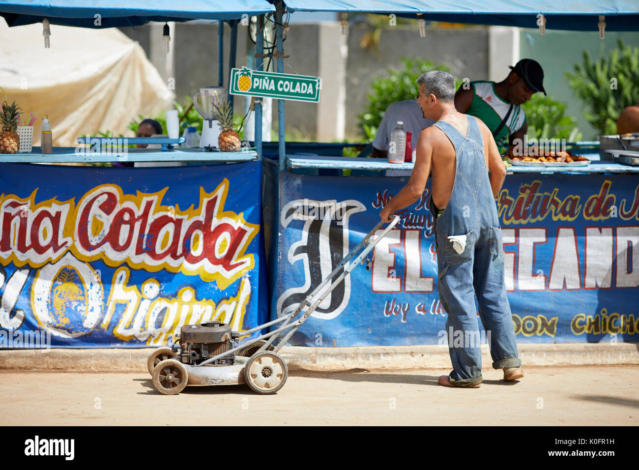 Man pushing mower hi-res stock photography and images - Alamy