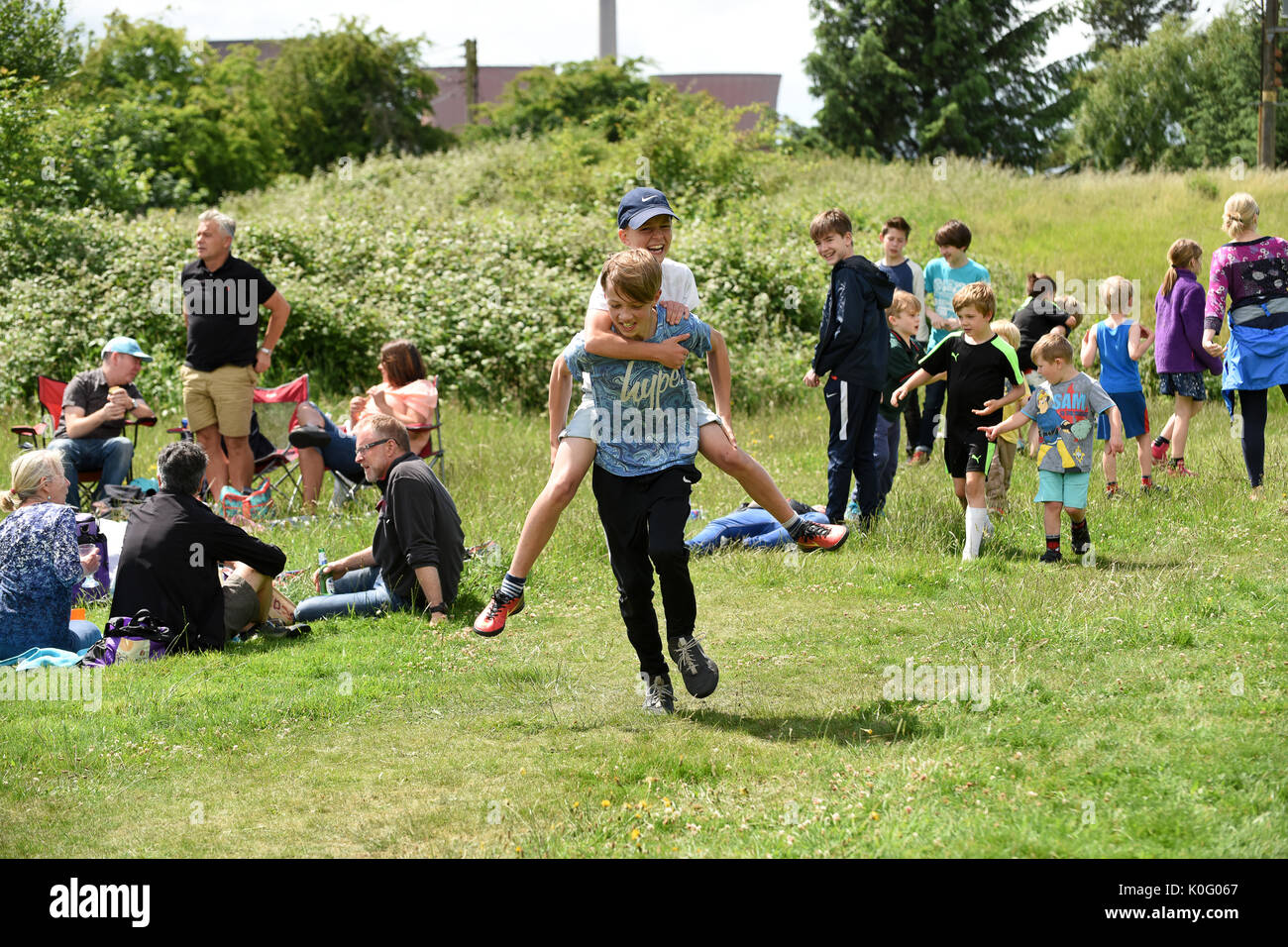 Children playing community games Lodge Field community picnic 2017 ...
