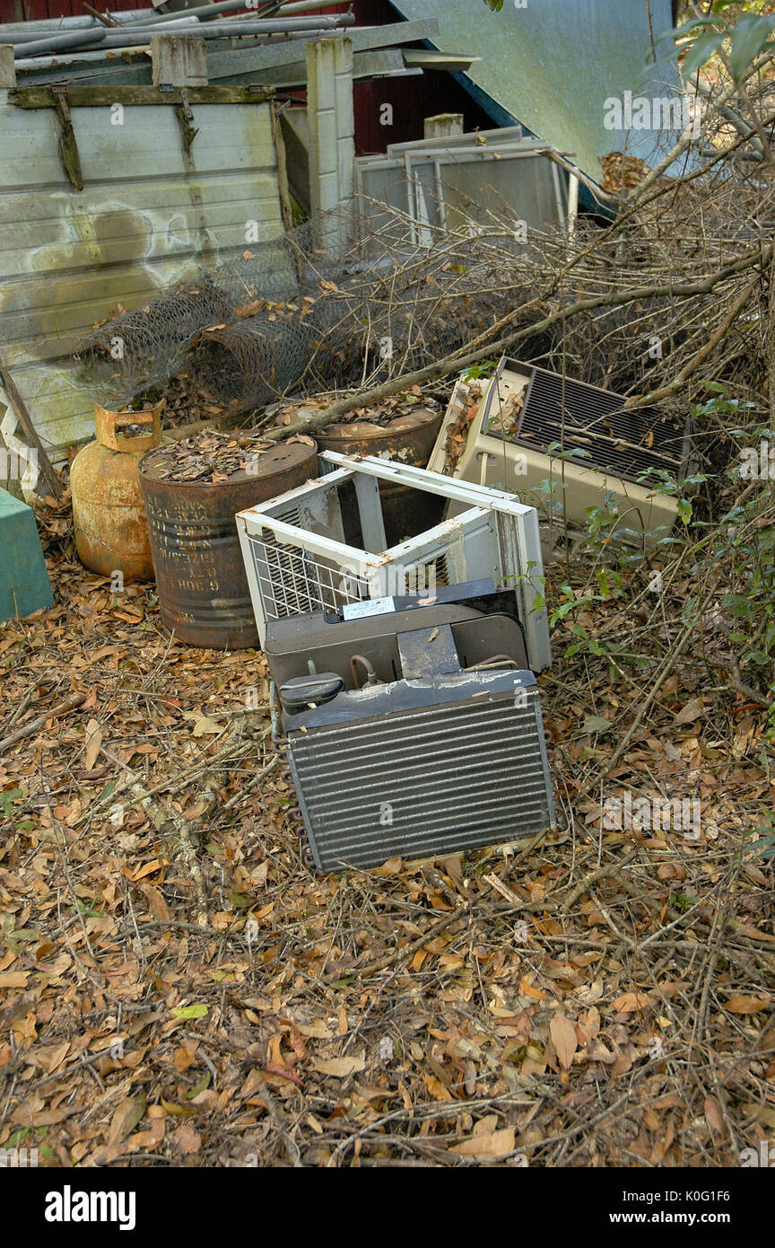 Pile of discarded items hi-res stock photography and images - Alamy