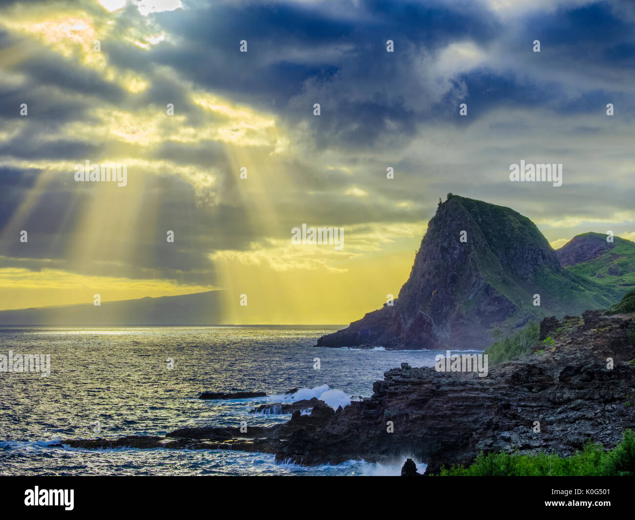 Sunrise dawn view west maui hi-res stock photography and images - Alamy