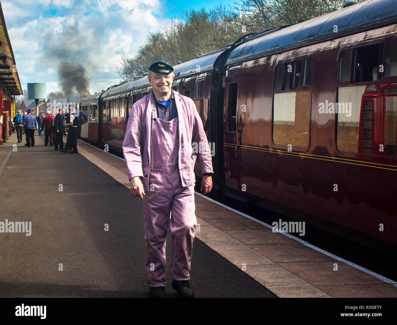 Train tracks boarding platform hi-res stock photography and images - Alamy