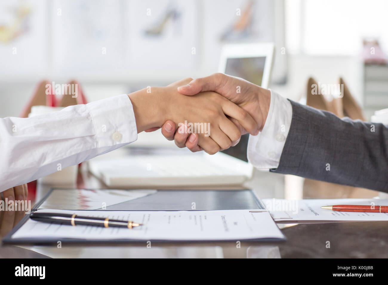 Business people making a handshake Stock Photo - Alamy