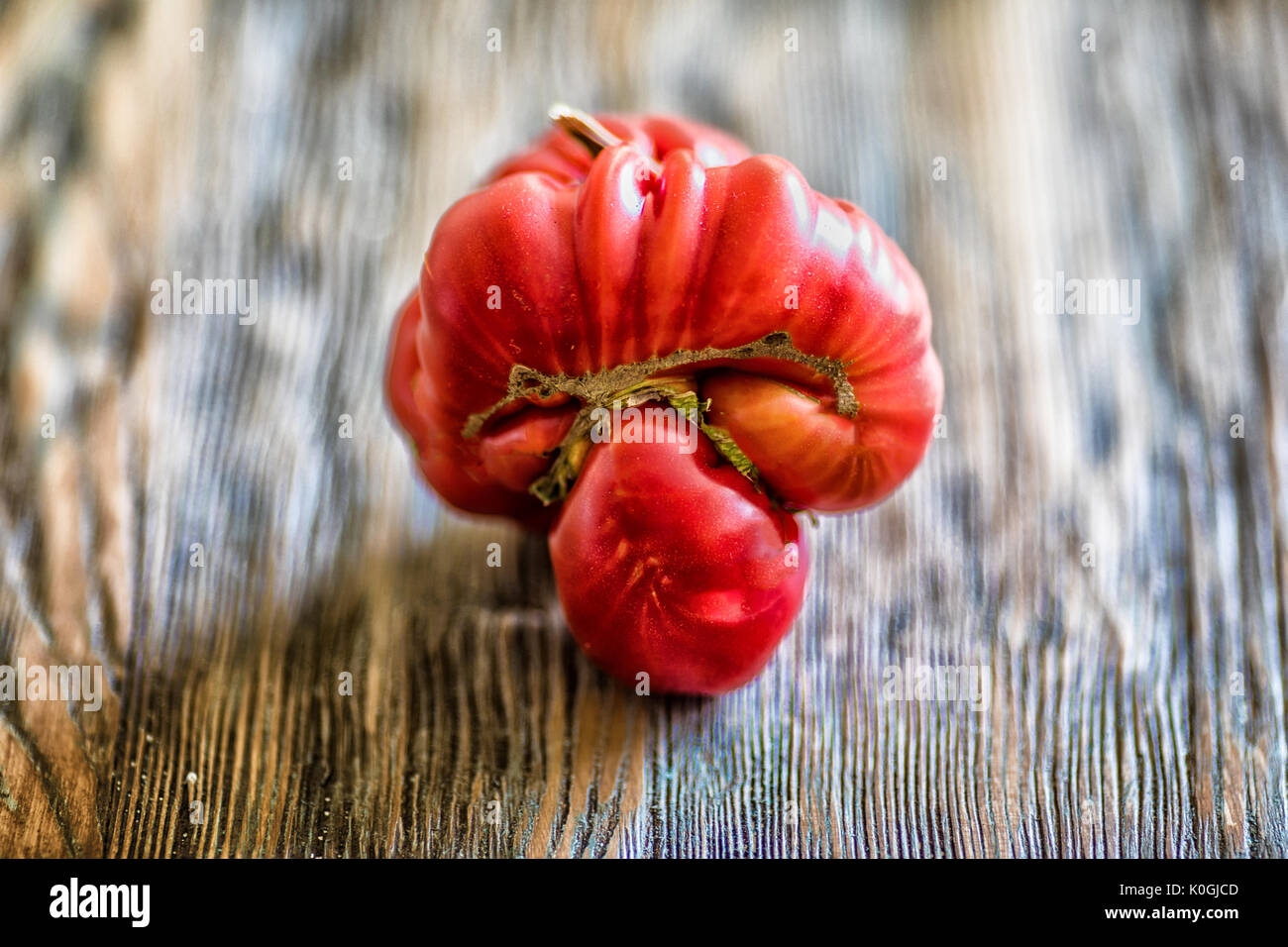 Tomato like a human head on wooden background Stock Photo - Alamy
