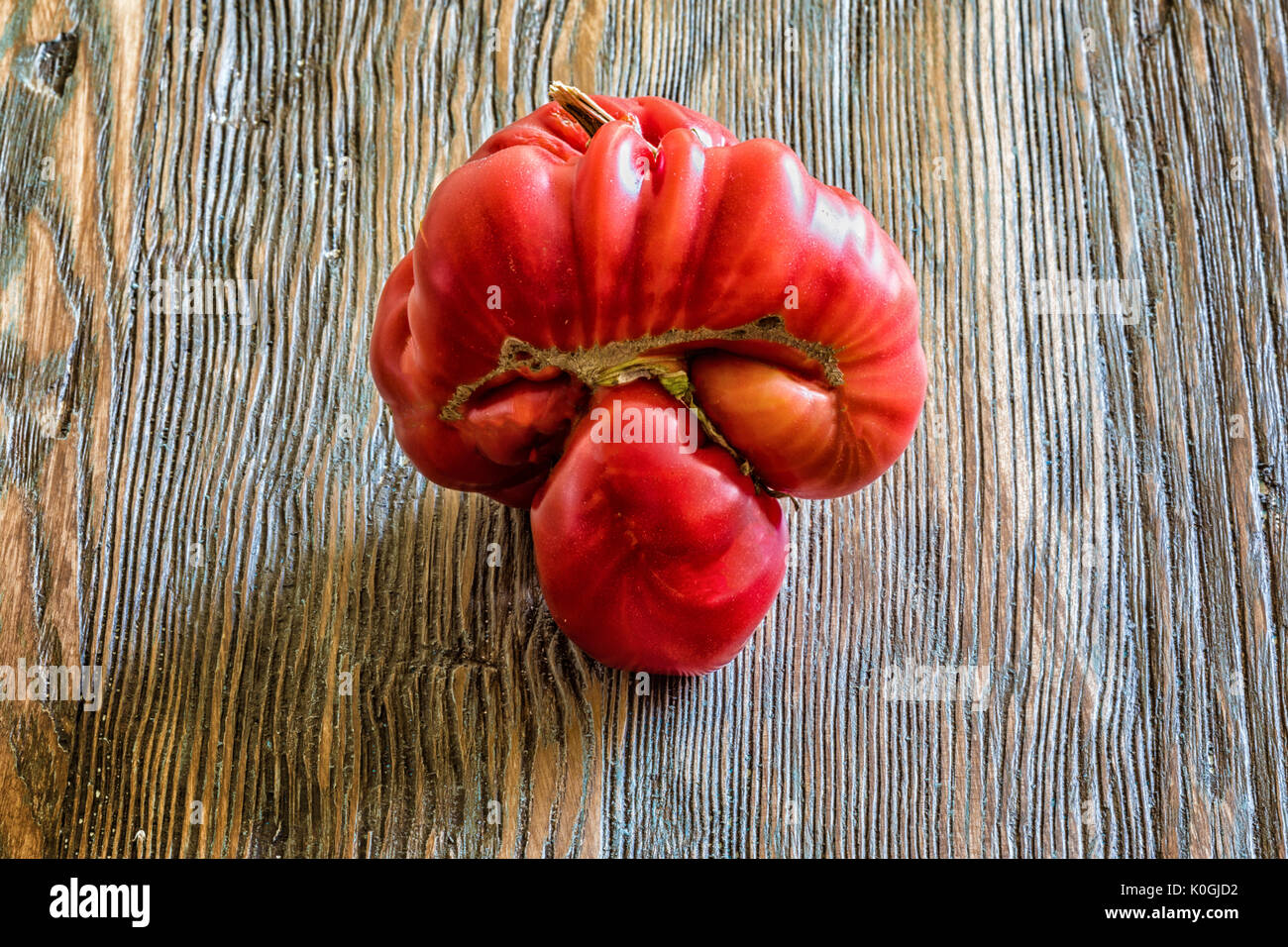 Tomato like a human head on wooden background Stock Photo - Alamy