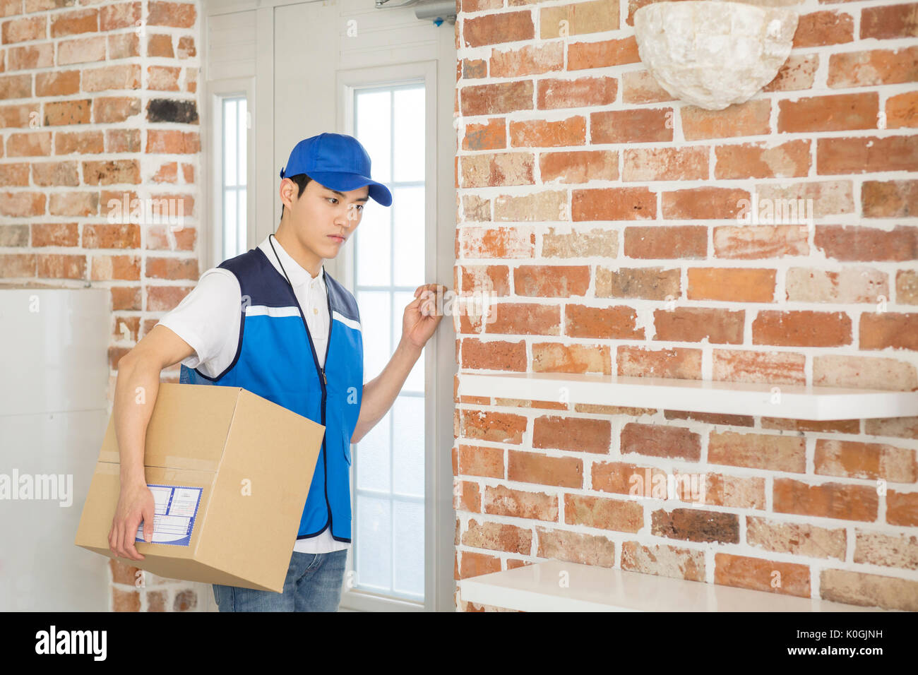 Man knocking at door hi-res stock photography and images - Alamy