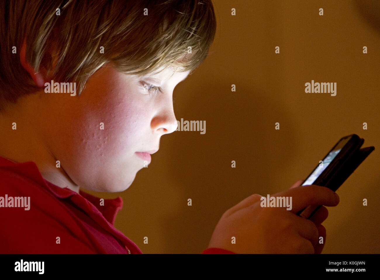 Child concentrating smartphone hi-res stock photography and images - Alamy