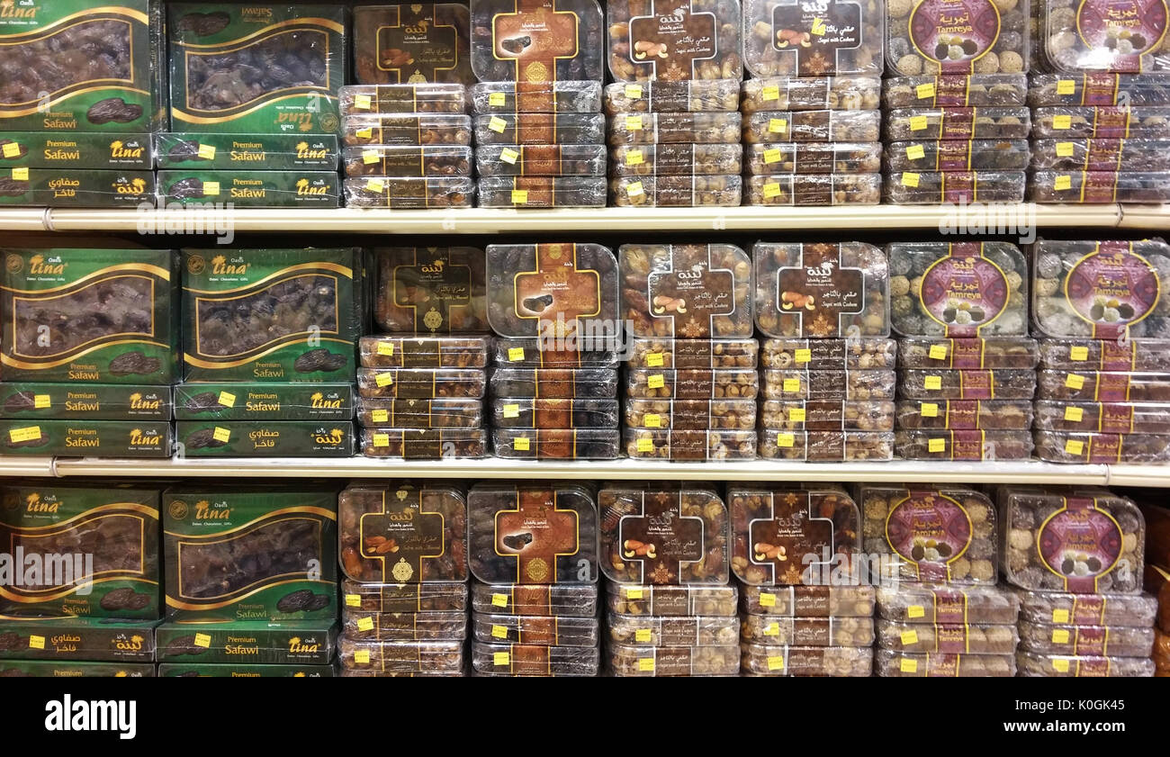 Fresh date fruits shop in Mecca, Saudi Arabia Stock Photo - Alamy