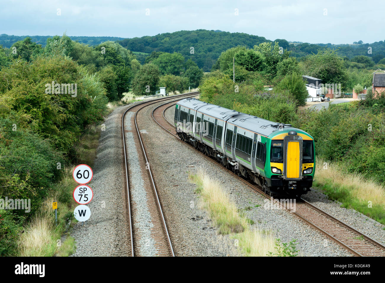 Train from birmingham to london hi-res stock photography and images - Alamy