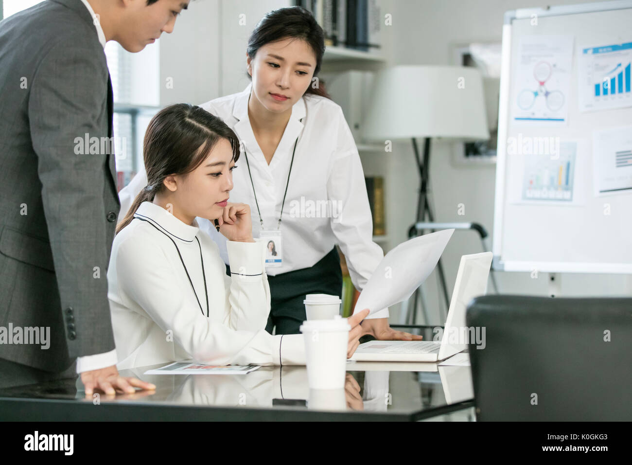 People worried hi-res stock photography and images - Alamy