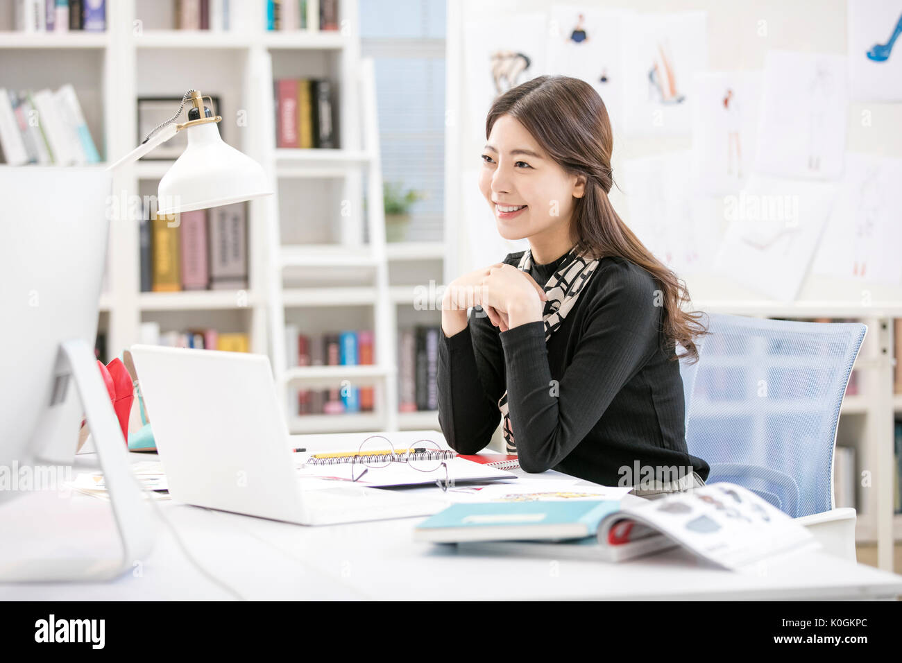 Women fashion people smiling hi-res stock photography and images - Alamy