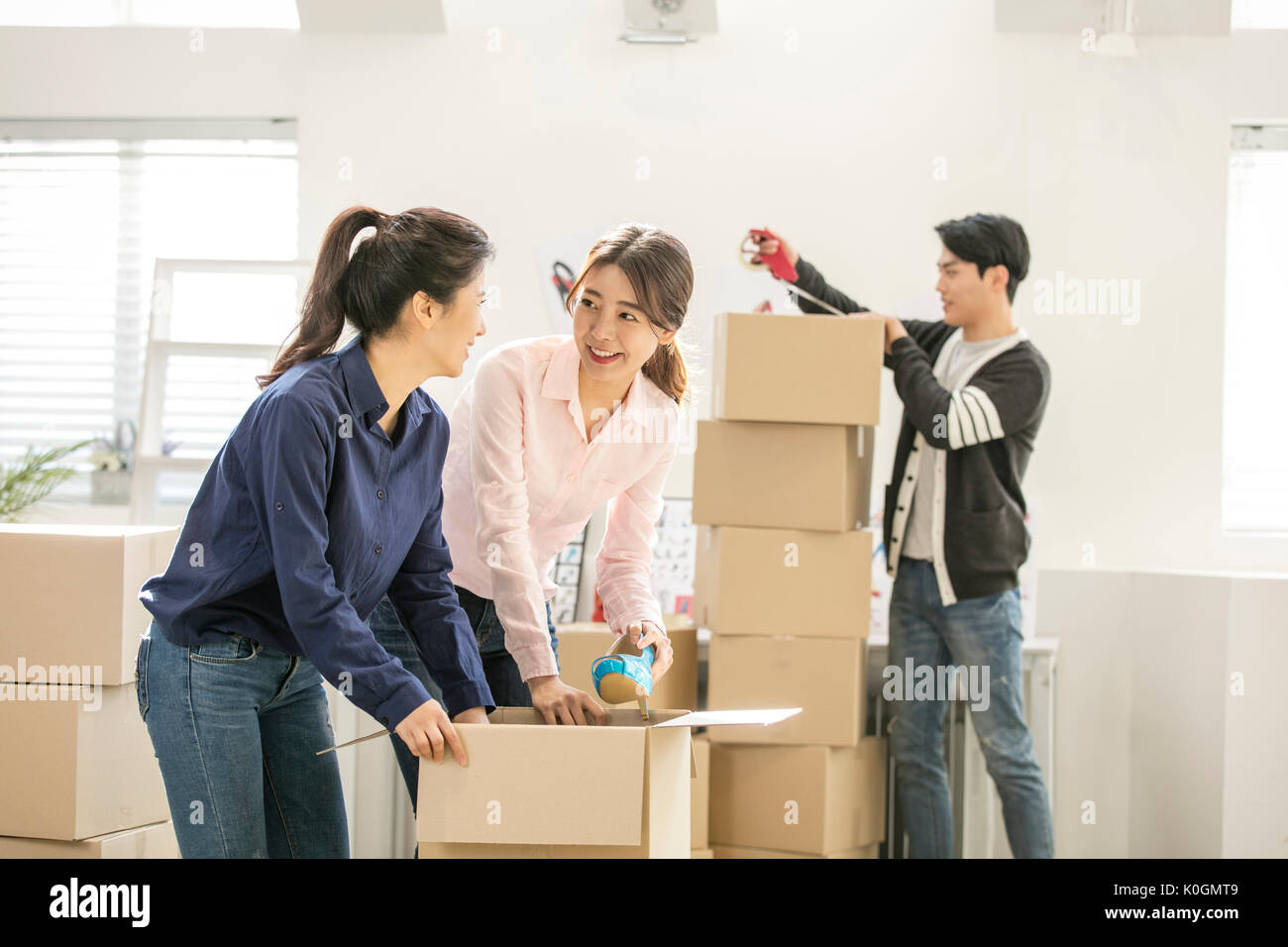 Packing stacking boxes hi-res stock photography and images - Alamy