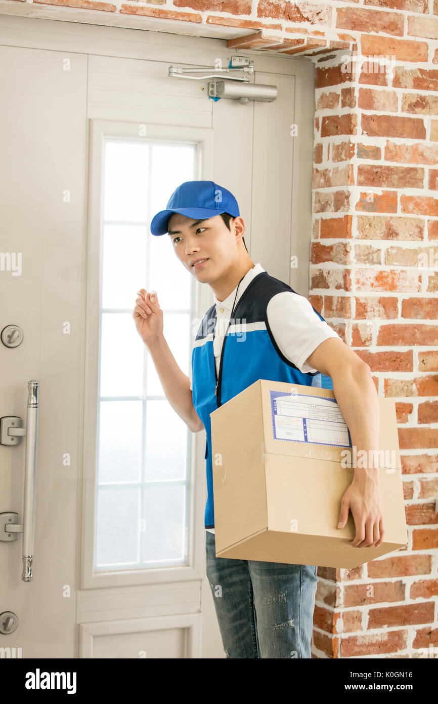 Man Knocking On Door Stock Photos & Man Knocking On Door Stock Images ...