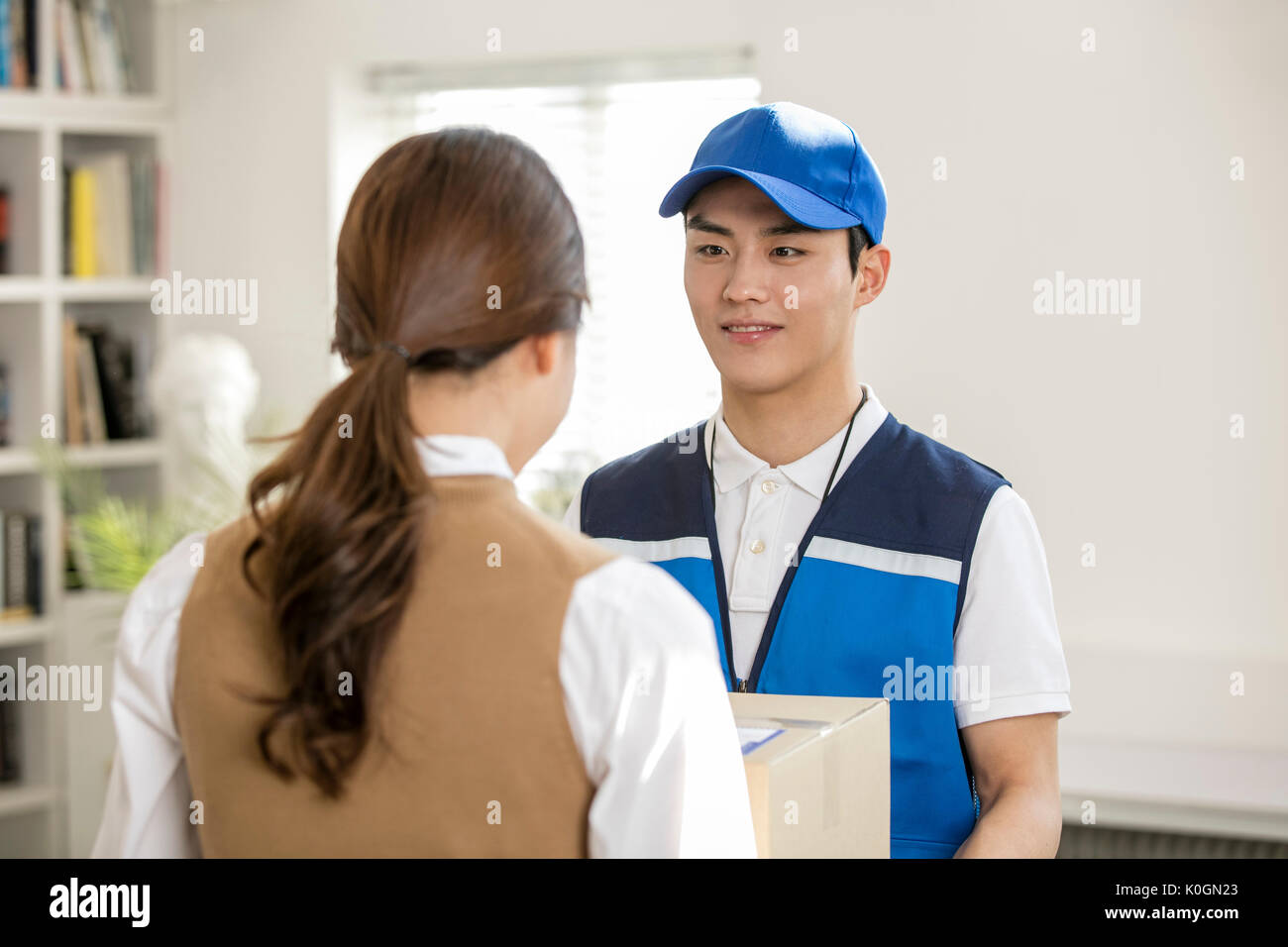 Man passing woman a box hi-res stock photography and images - Alamy