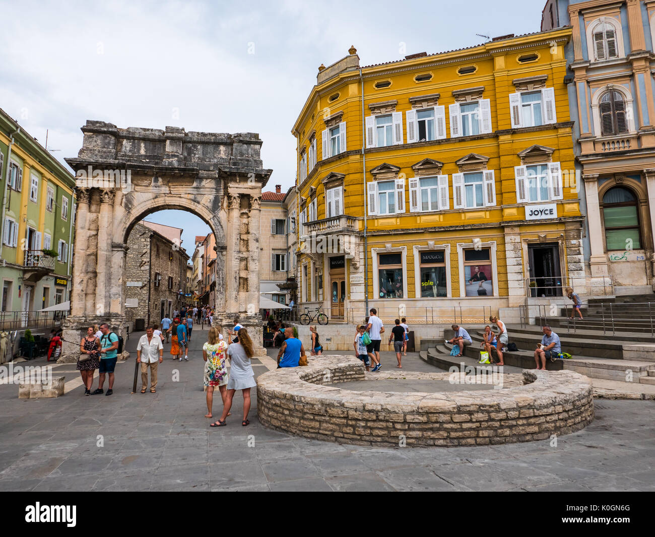 Pula, Croatia - 30 July 2017 - Arch Of The Sergii In Pula, Croatia ...