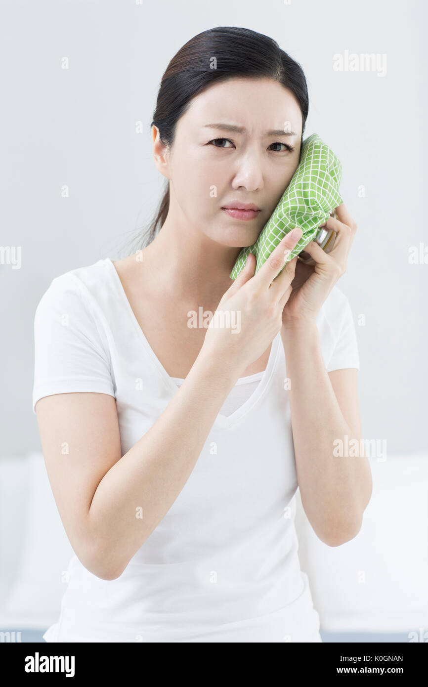Woman having toothache hi-res stock photography and images - Alamy