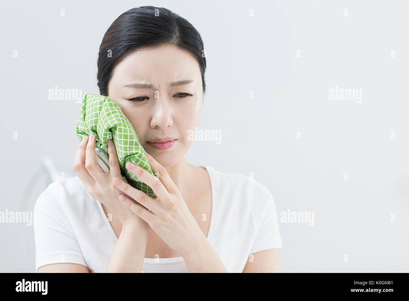Portrait woman having toothache hi-res stock photography and images - Alamy