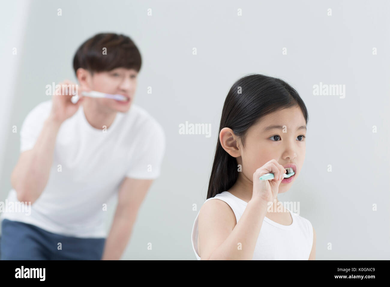 Portrait of father and daughter brushing teeth Stock Photo - Alamy