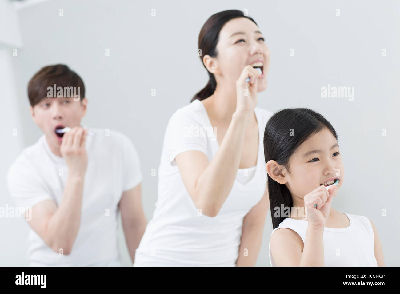Portrait of smiling family brushing teeth Stock Photo - Alamy