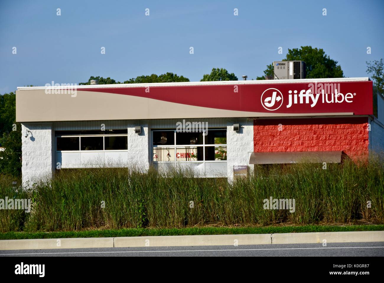 Oil change hi-res stock photography and images - Alamy