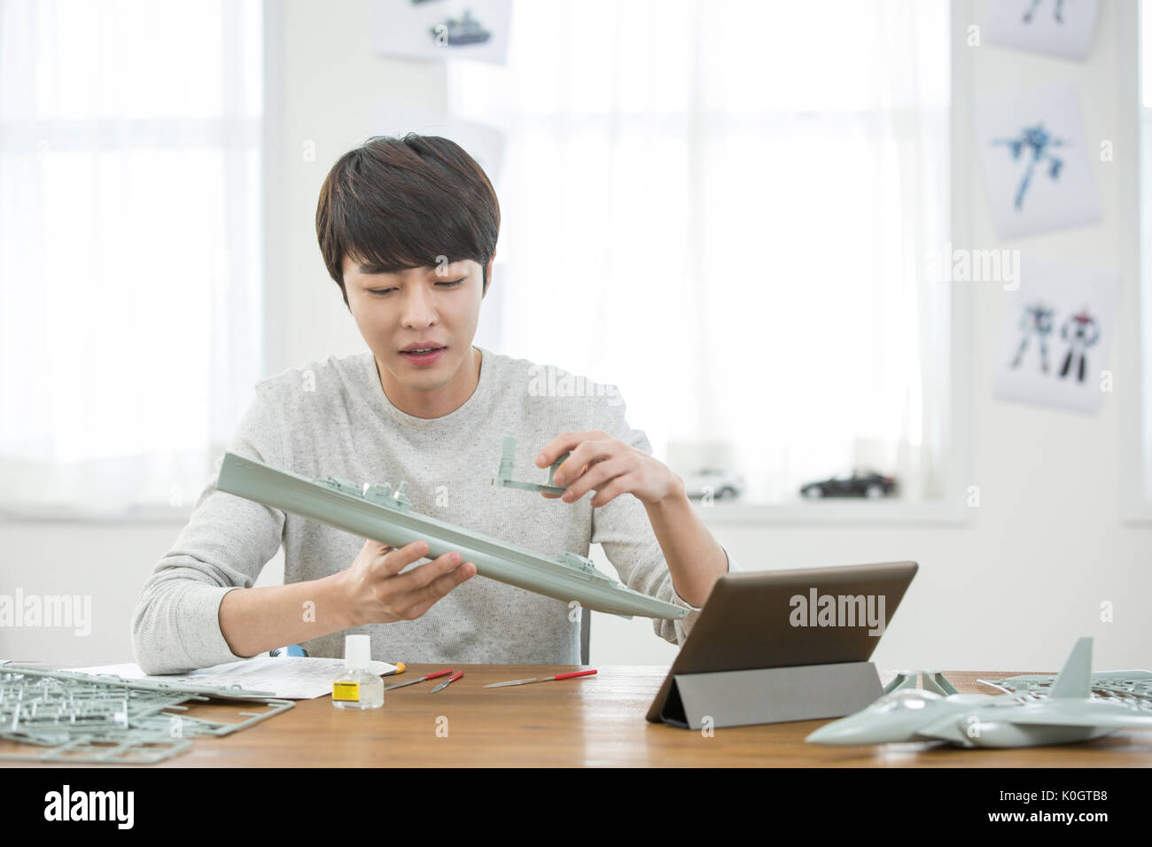 Making a model aircraft hi-res stock photography and images - Alamy