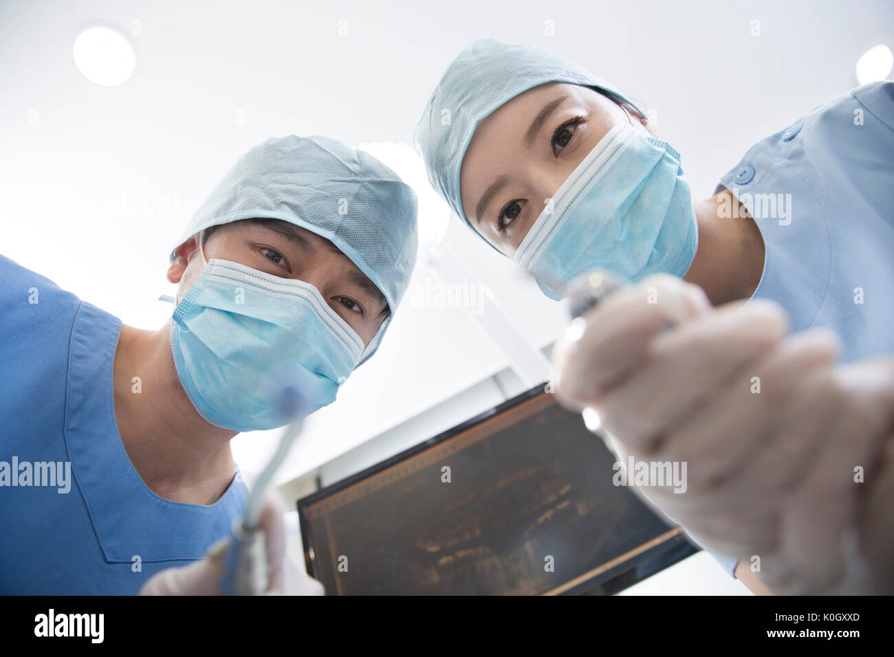 Dentist in scrubs surgical mask hi-res stock photography and images - Alamy