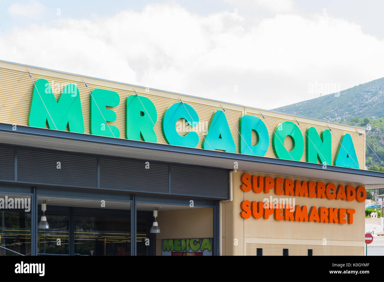 Spanish supermarket sign hi-res stock photography and images - Alamy