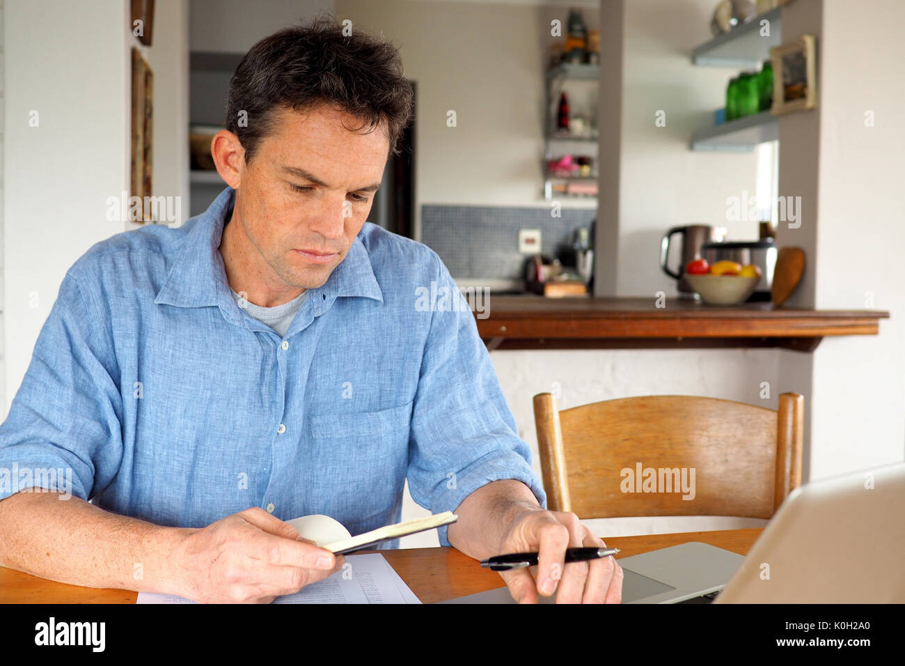 Using notepad hi-res stock photography and images - Alamy