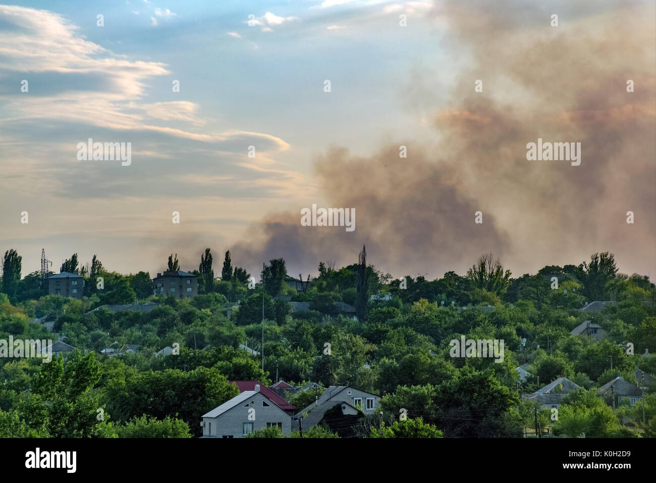 Smoke city hi-res stock photography and images - Alamy