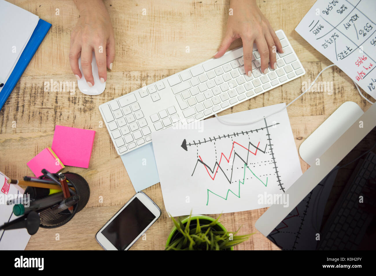 High angle view office hi-res stock photography and images - Alamy
