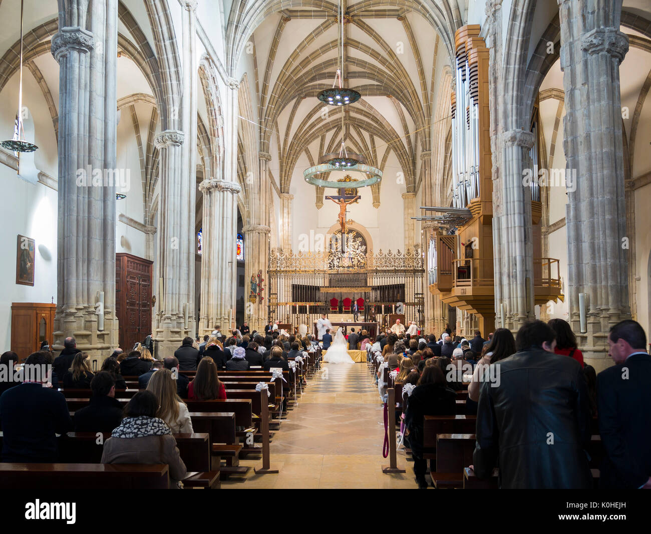 Boda en la catedral hi-res stock photography and images - Alamy