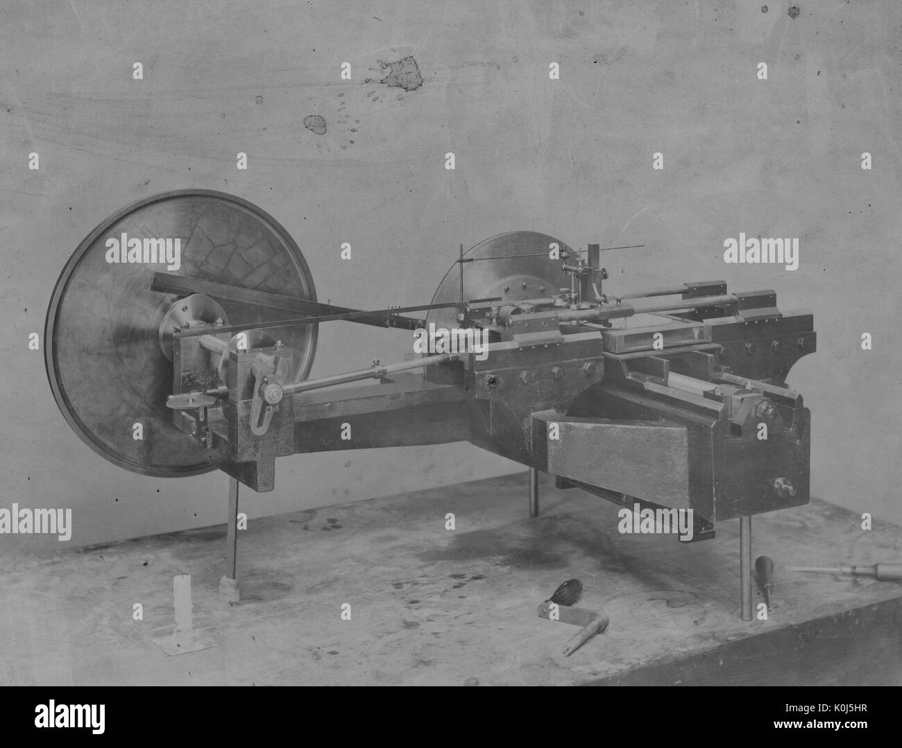 Ruling diffraction gratings hi-res stock photography and images - Alamy